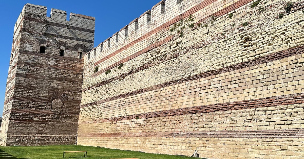 Recorrido por las murallas de Constantinopla y el Palacio Bizantino ...