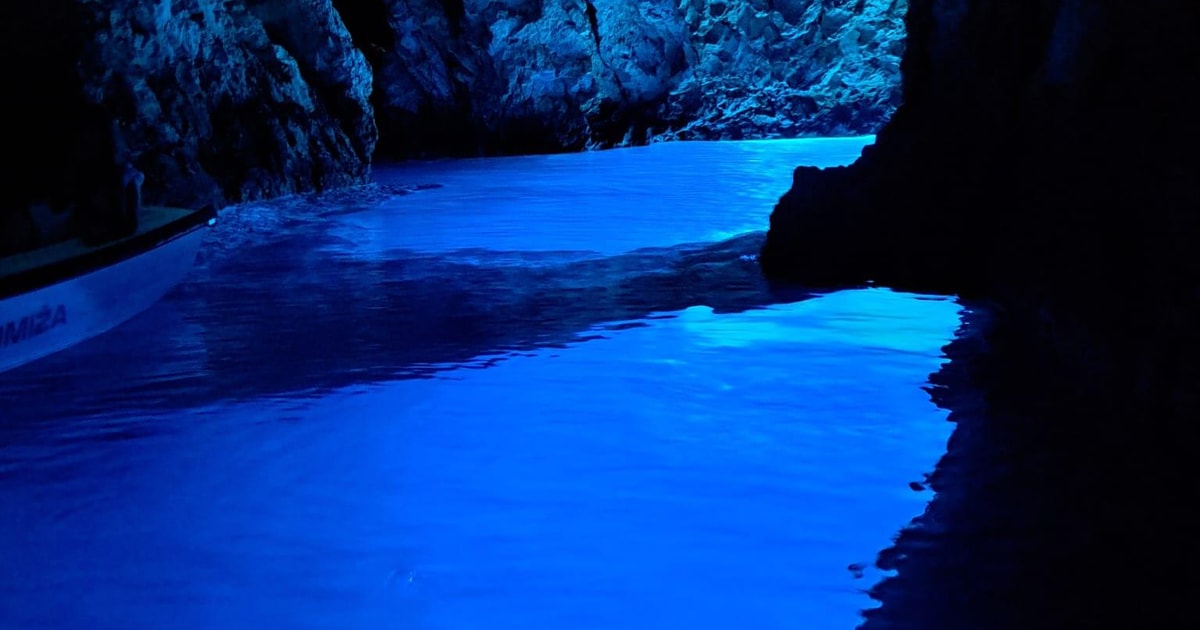 Desde Split: Cueva Azul e Islas Tour en barco privado | GetYourGuide