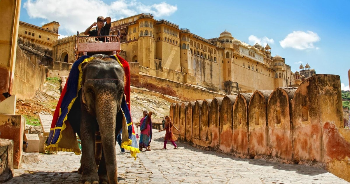 Von Jaipur aus: Ganztägige Sightseeingtour mit dem Auto und Guide ...