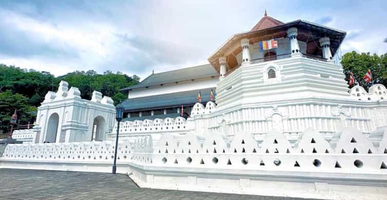 Kandy: 2-Day Tour Kandy ,Ambuluwawa Tower with Accommodation | GetYourGuide