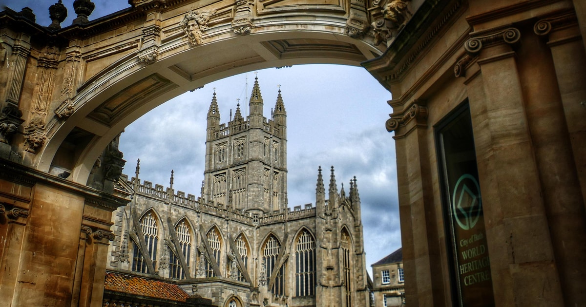 Photo Tours in Bath: Walking tour with local expert guide | GetYourGuide