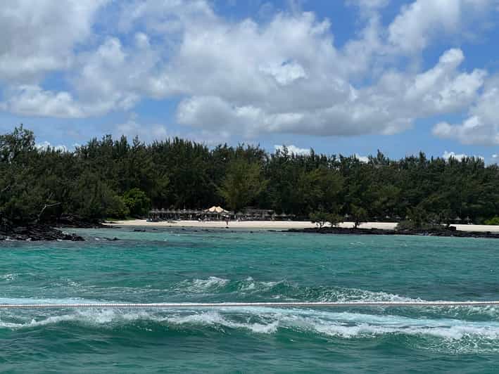 Mauritius Île aux cerfs with Five Islands boat tour | GetYourGuide