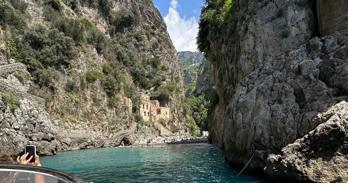 Maginė Amalfi pakrantė – privati ekskursija: salos, paplūdimiai, kaimai ...
