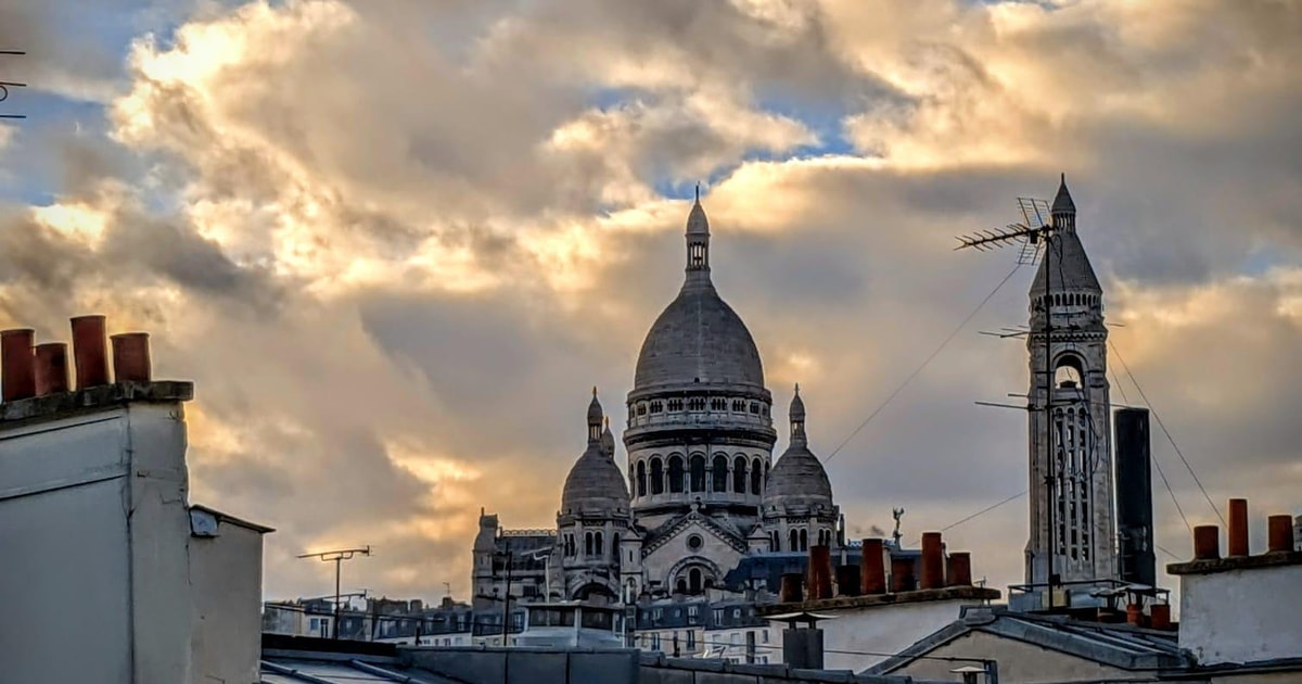 Montmartre Walking Tour | GetYourGuide