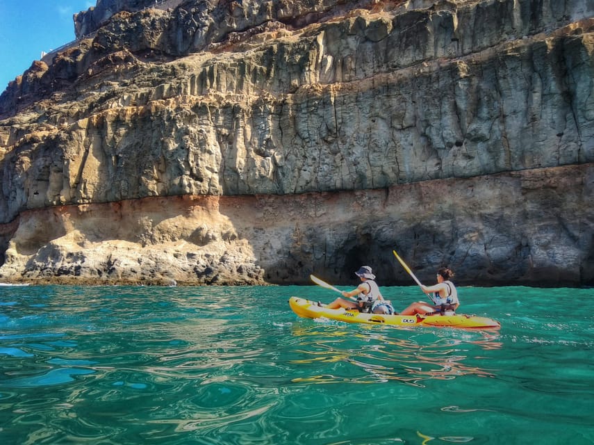 Passeio de caiaque pelas cavernas e acantilados de Mogan | GetYourGuide