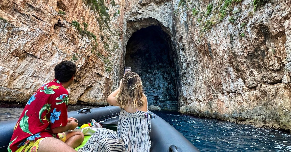 Valona: Isola di Sazan, Grotta di Haxhi Ali e Tour in barca di ...