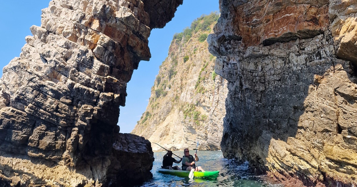 Budva: Nikola στο νησί σπηλιές Sv.Nikola | GetYourGuide