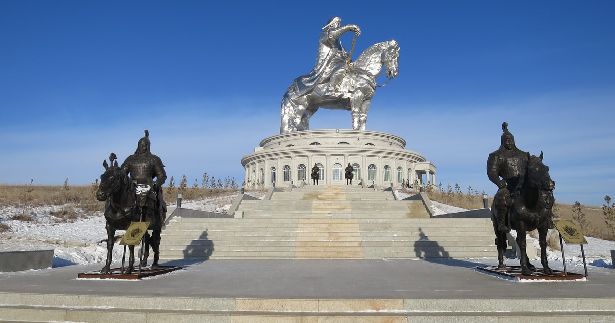 Ulán Bator: Estatua ecuestre de Chinggis Khaan - PN Terelj | GetYourGuide