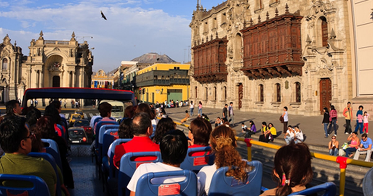 Lima: tour panoramico in autobus, a piedi e nelle catacombe | GetYourGuide