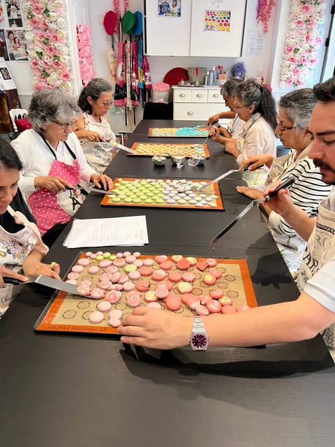 París: Taller de elaboración de macarons en Montmartre | GetYourGuide