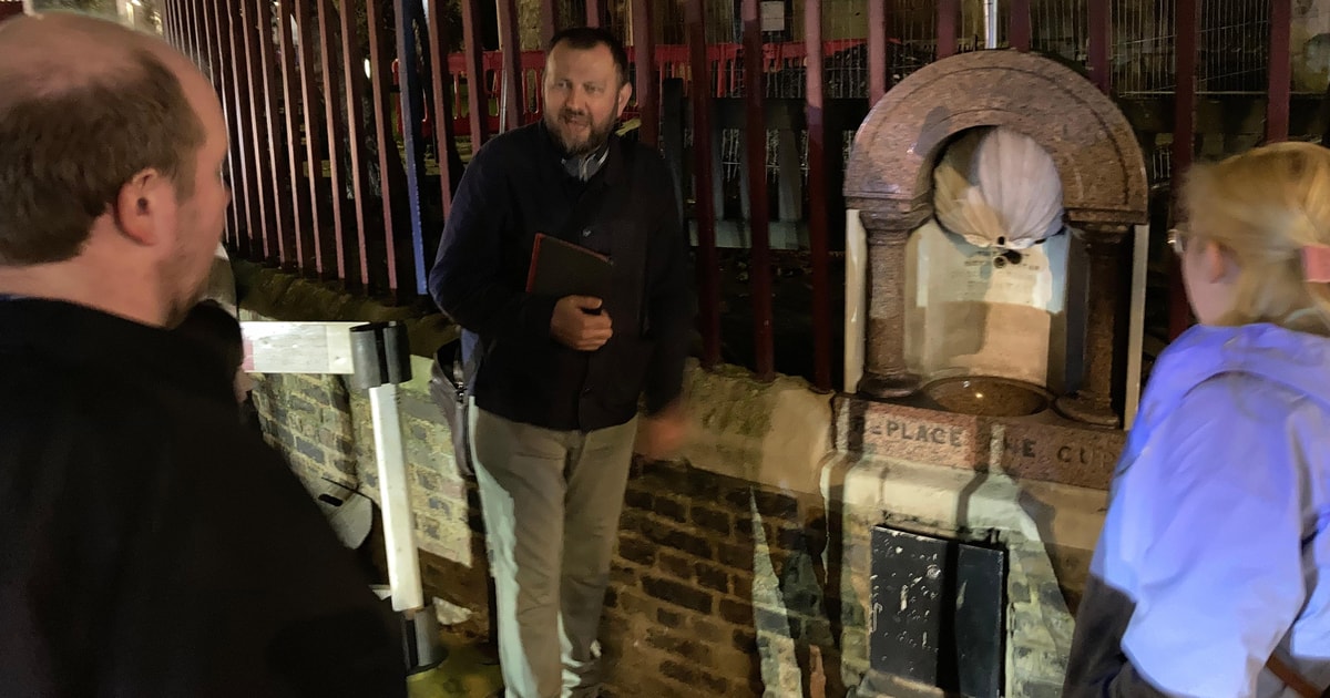 London's Ghosts & Gruesome Past Nighttime Walking Tour | GetYourGuide