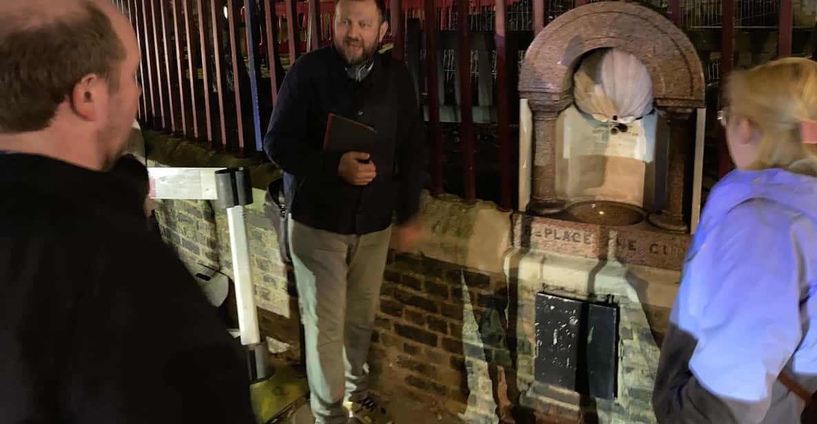 London's Ghosts & Gruesome Past Nighttime Walking Tour | GetYourGuide