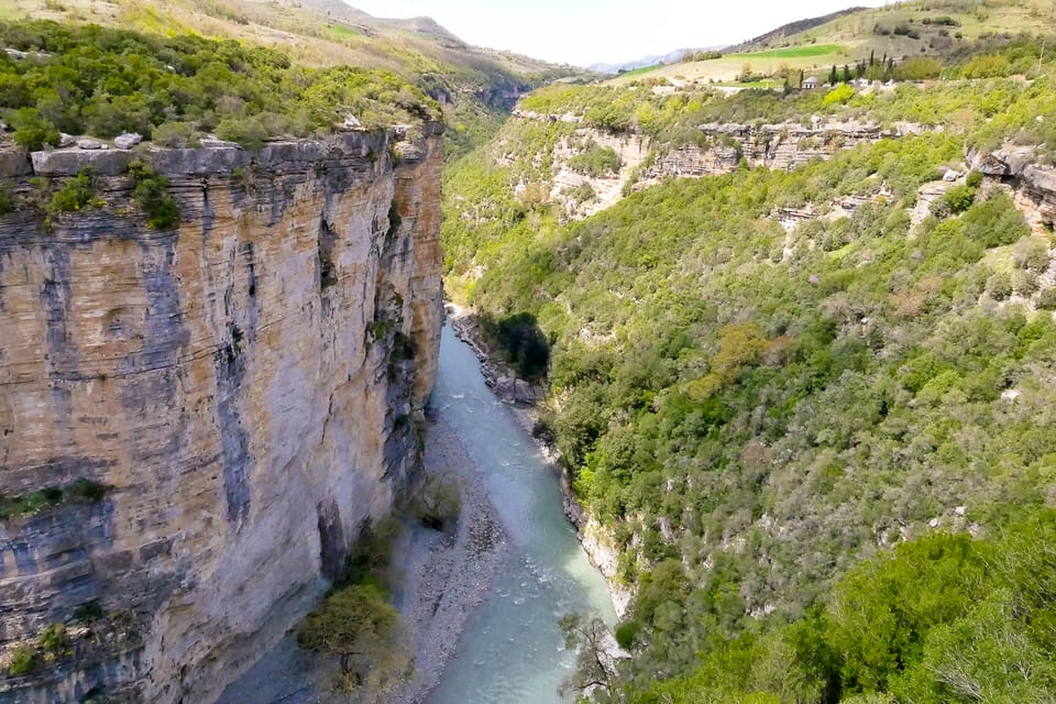 Desde Berat Excursión de un día a las Cascadas de Bogovë | GetYourGuide