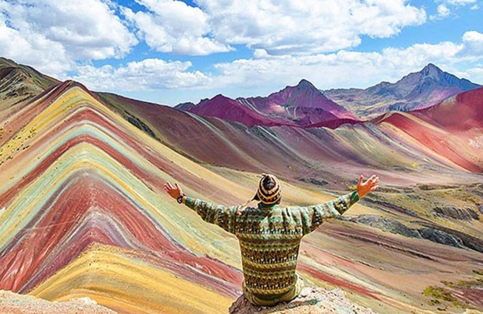 tour to the 7-color Mountain and Red Valley (optional) | GetYourGuide