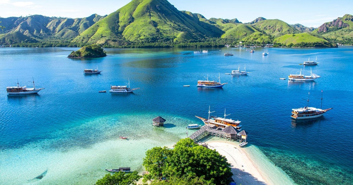 From Labuan Bajo: Komodo Island Hopping with Sunset | GetYourGuide