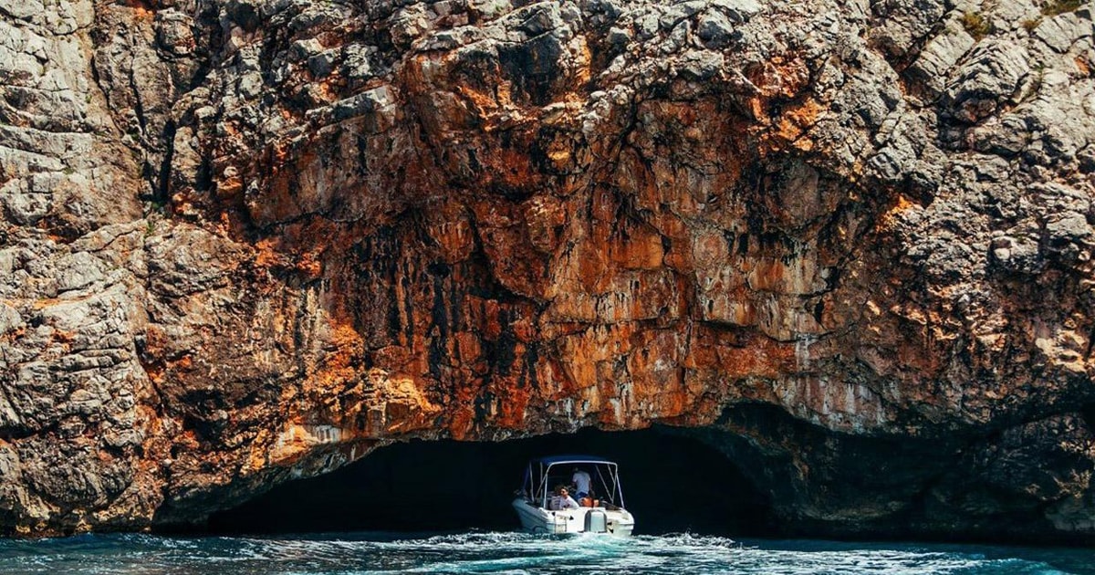 Kotor - Blå grottan och Lady of the Rocks 3 timmars tur | GetYourGuide