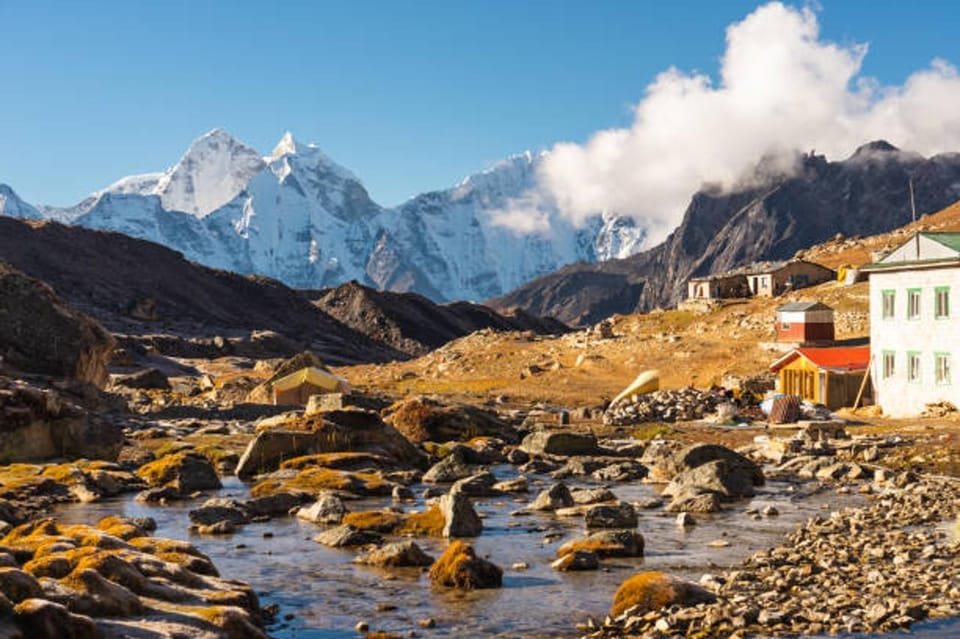 Trek met het gezin door de lagere Solukhumbu Cultural Trail | GetYourGuide