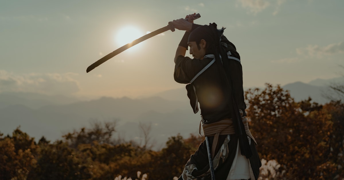 Mt. Fuji: Samurai-Schwertkampf und Klangmeditation | GetYourGuide