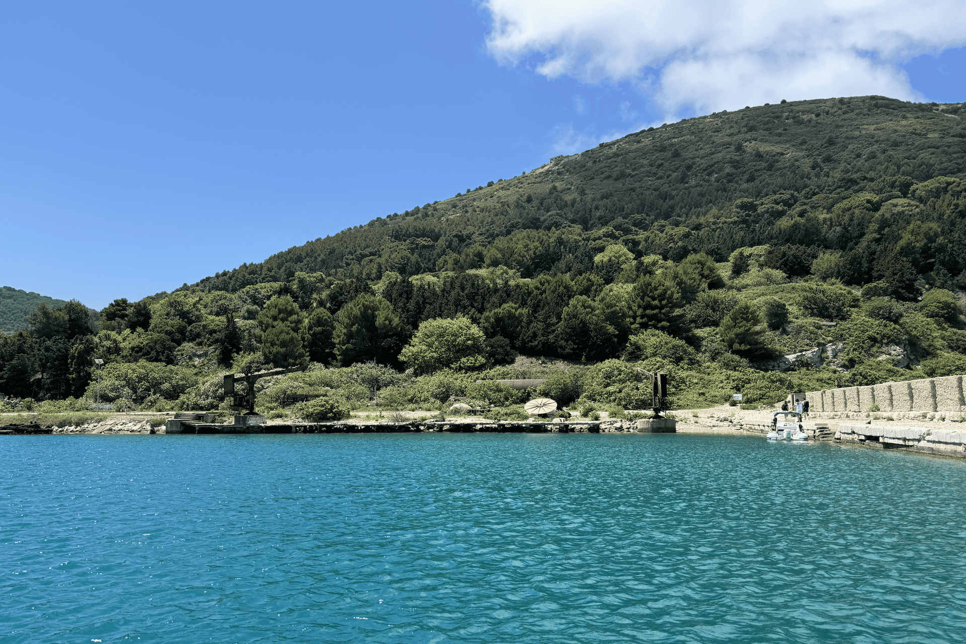 Découvrez l'île de Sazan : le joyau caché de la côte albanaise | Guide ...