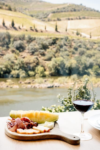 Pinhão: Douro River Boat Tour with Lunch | GetYourGuide