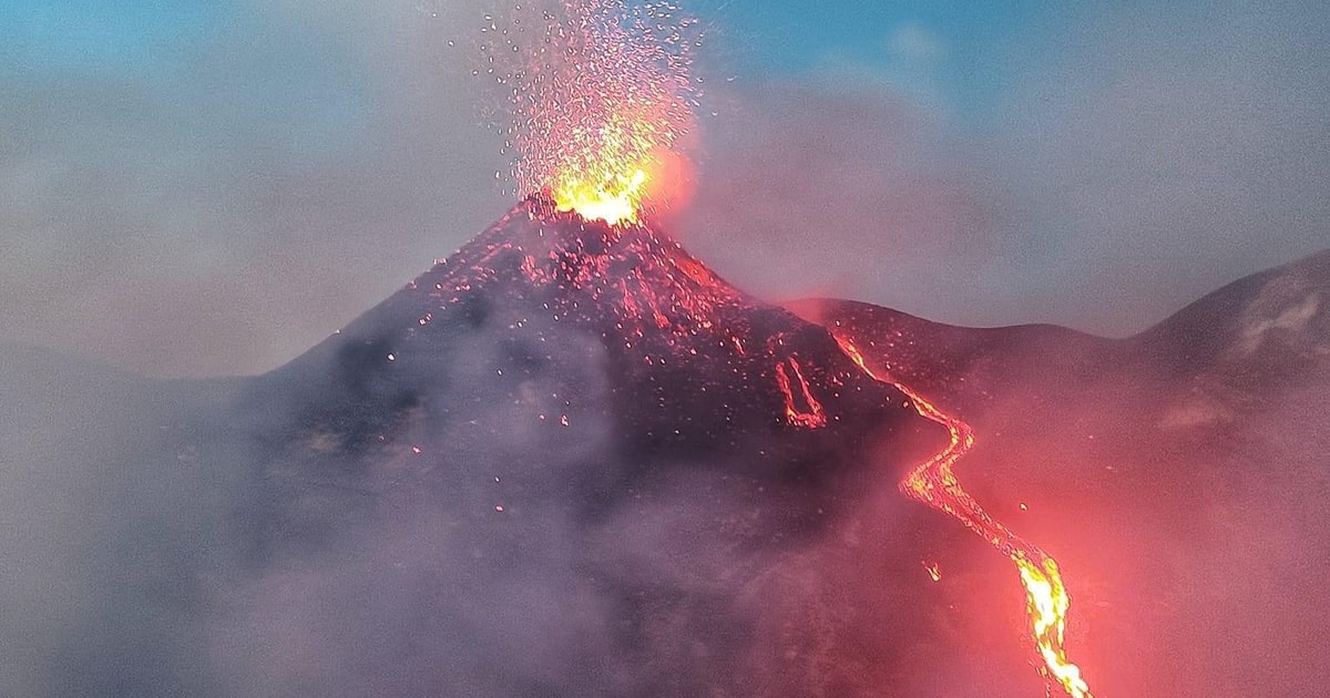 Etna: Sunset 4x4 Coach Tour to the Top of Etna | GetYourGuide
