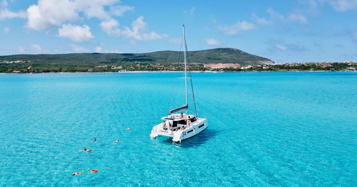 Stintino: Halbtagestour mit dem Katamaran nach La Pelosa mit Aperitif | GetYourGuide