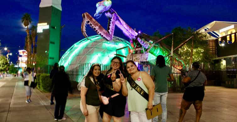 Weird, Wacky Fremont Bar Experience with Cocktails & Photos | GetYourGuide