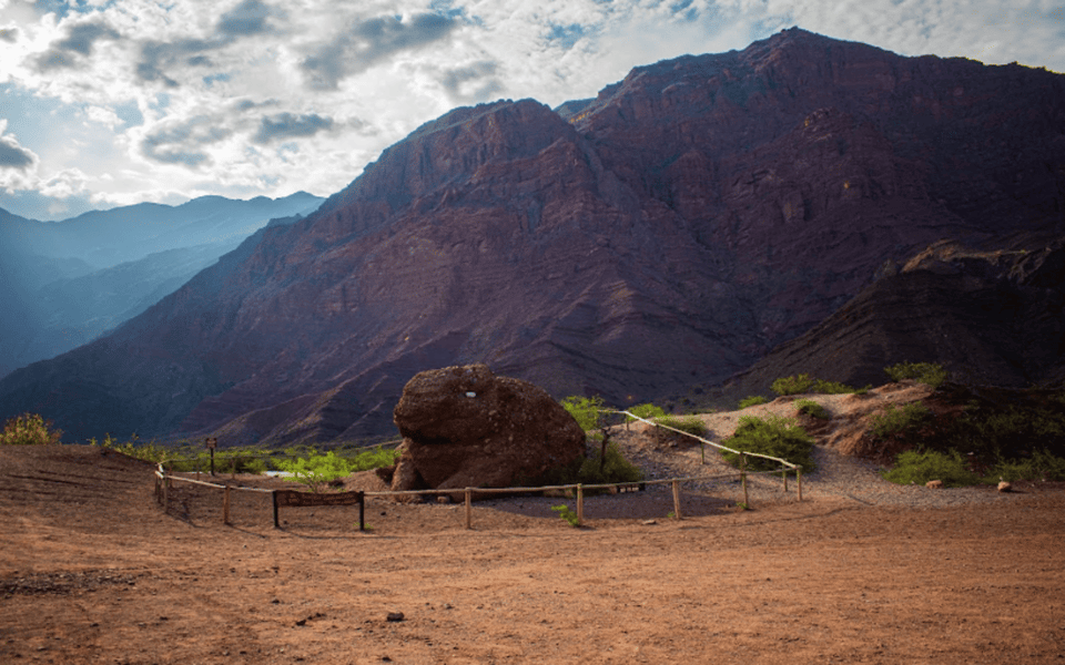 Desde Salta: Cafayate, tierra de vinos e imponentes quebradas ...