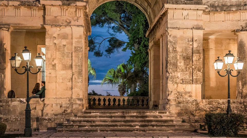 Siguiendo a los Durrell por la ciudad y el campo | GetYourGuide