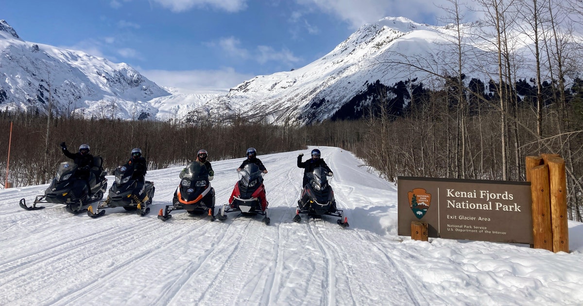 Aventura doble en moto de nieve y raquetas de nieve desde Seward ...