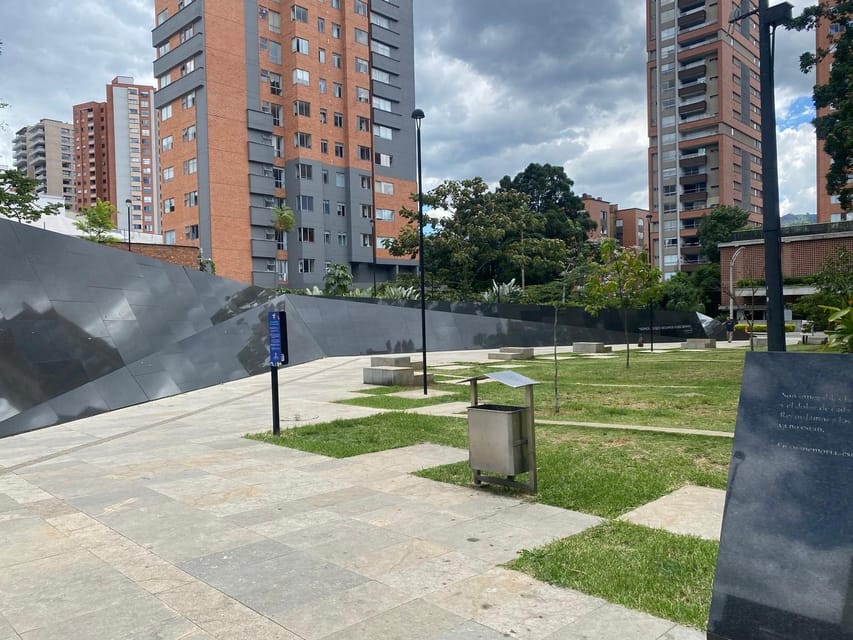 Tour por Medellín: Comuna13 y Pablo Escobar + Azotea | GetYourGuide