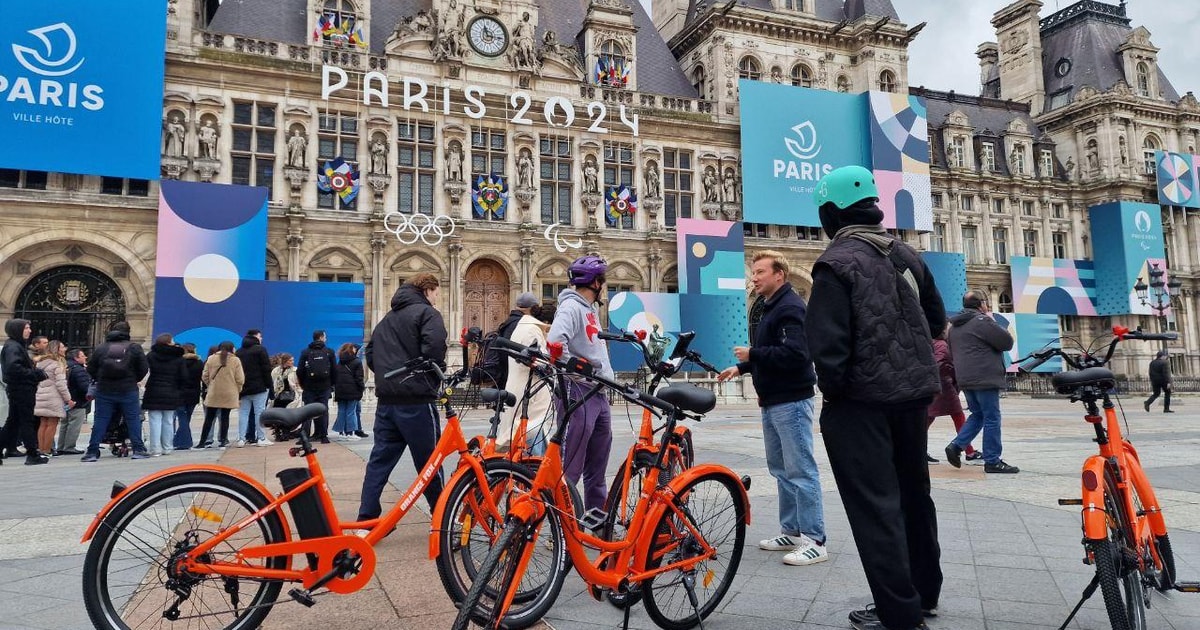 Paris: Small-Group City Sightseeing Tour by Bike or E-Bike | GetYourGuide