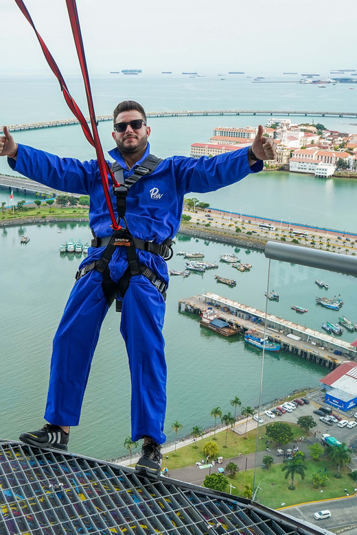 Ciudad de Panamá: POIN La Experiencia Edge | GetYourGuide