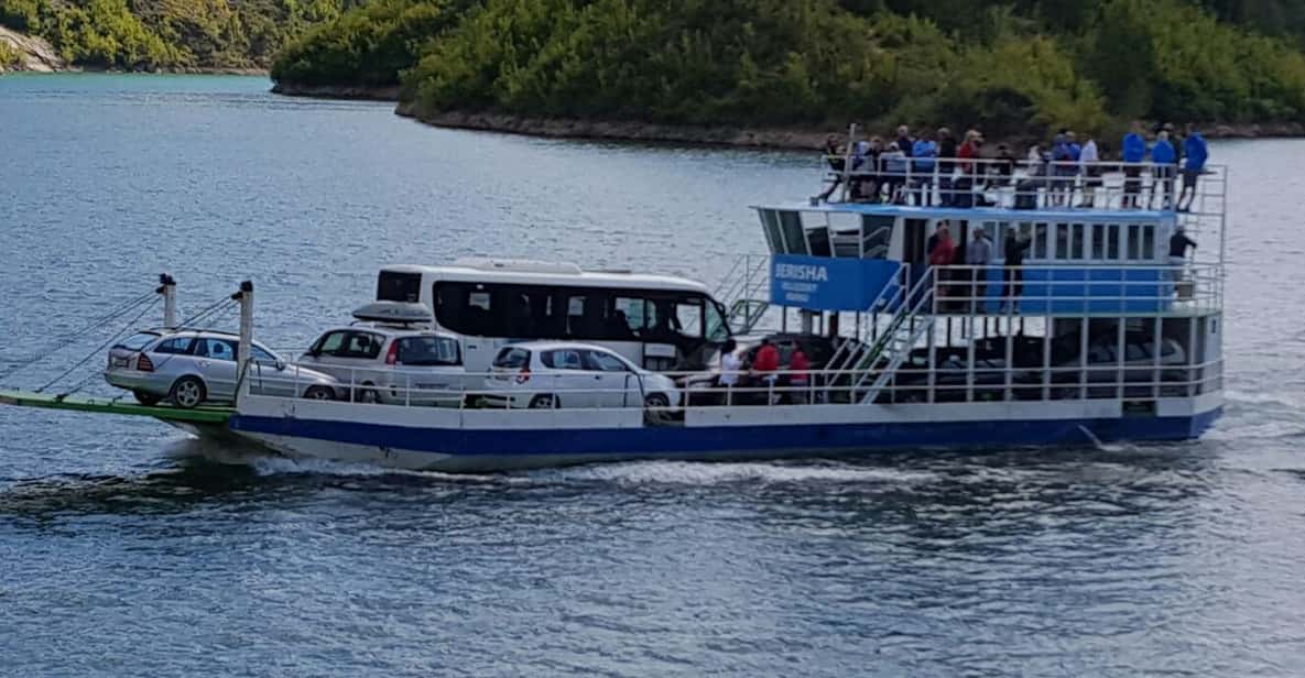 Tirana naar Valbona Bus met veerboot over het Koman meer | GetYourGuide