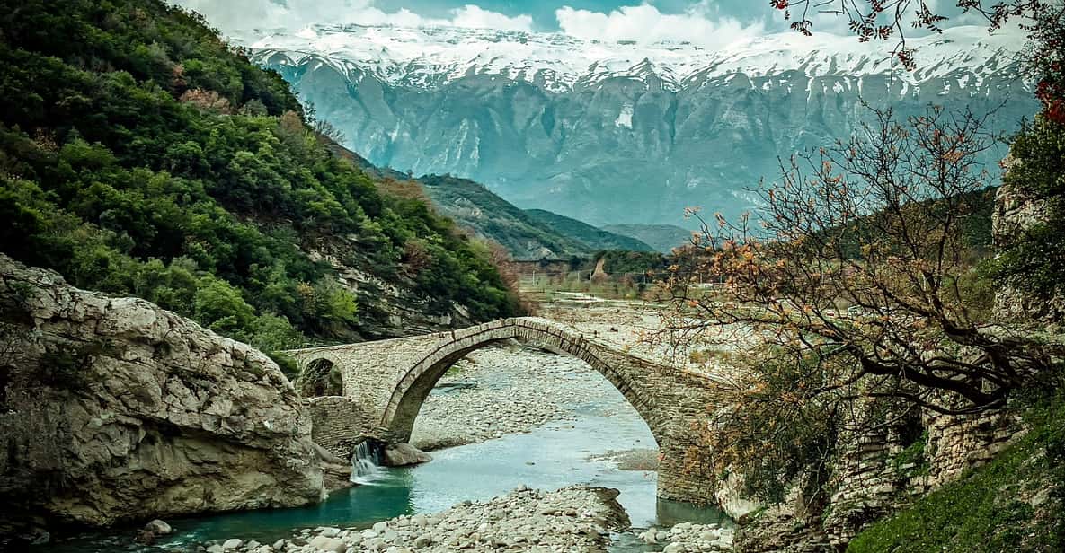 Z Tirany/Durresu/Golemu: Termální lázně Permet a kaňon | GetYourGuide