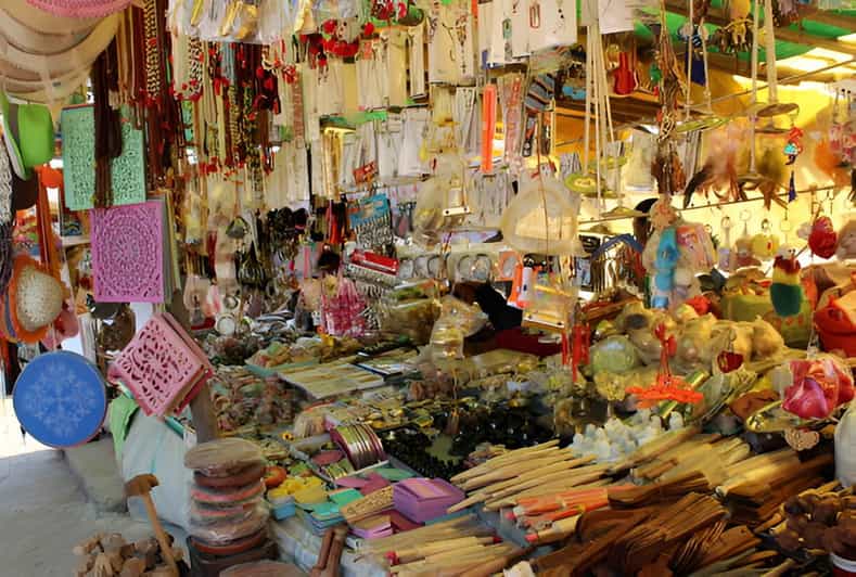 Delhi: Private Shopping Tour with a Local Guide and Transfer | GetYourGuide