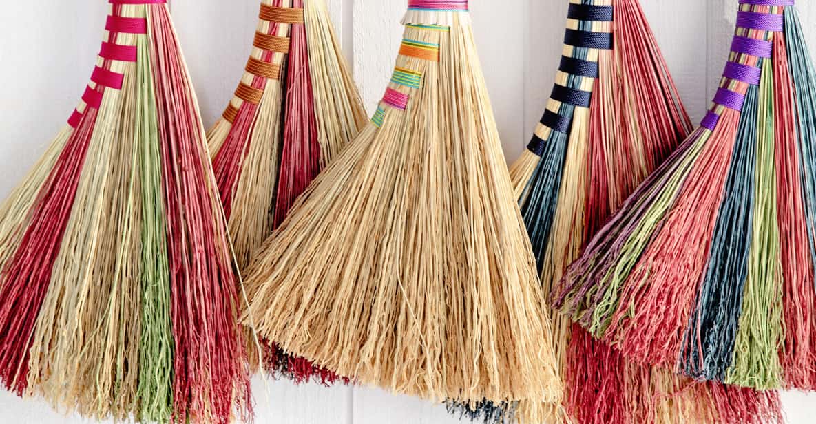 Fabriqué en Normandie Fabrication Balayette Aile de Canard | GetYourGuide