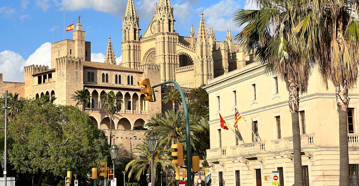 Palma de forma autêntica. City tour com aperitivos e vinho | GetYourGuide