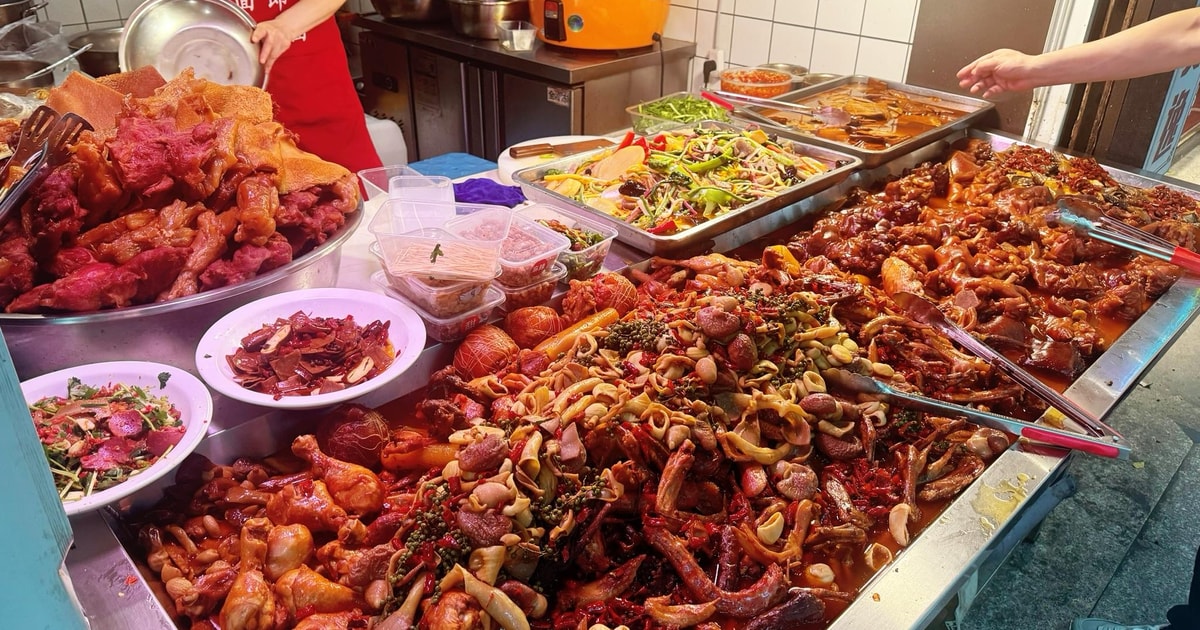 Chengdu: Private Local Market Tour with Snacks and Coffee | GetYourGuide