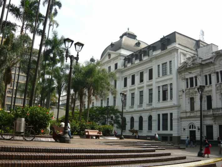 Recorrido a pie por el centro de Cali | GetYourGuide