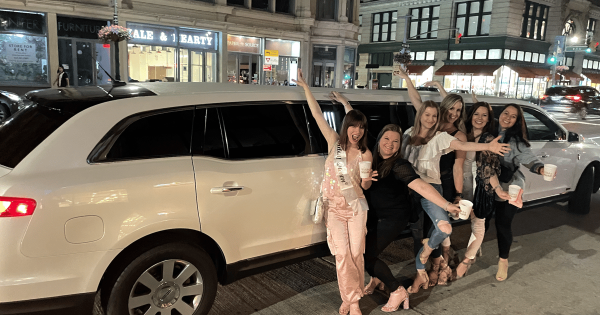 NYC Limousine Tour By Stretch Limo-King And Queen Limo NYC | GetYourGuide