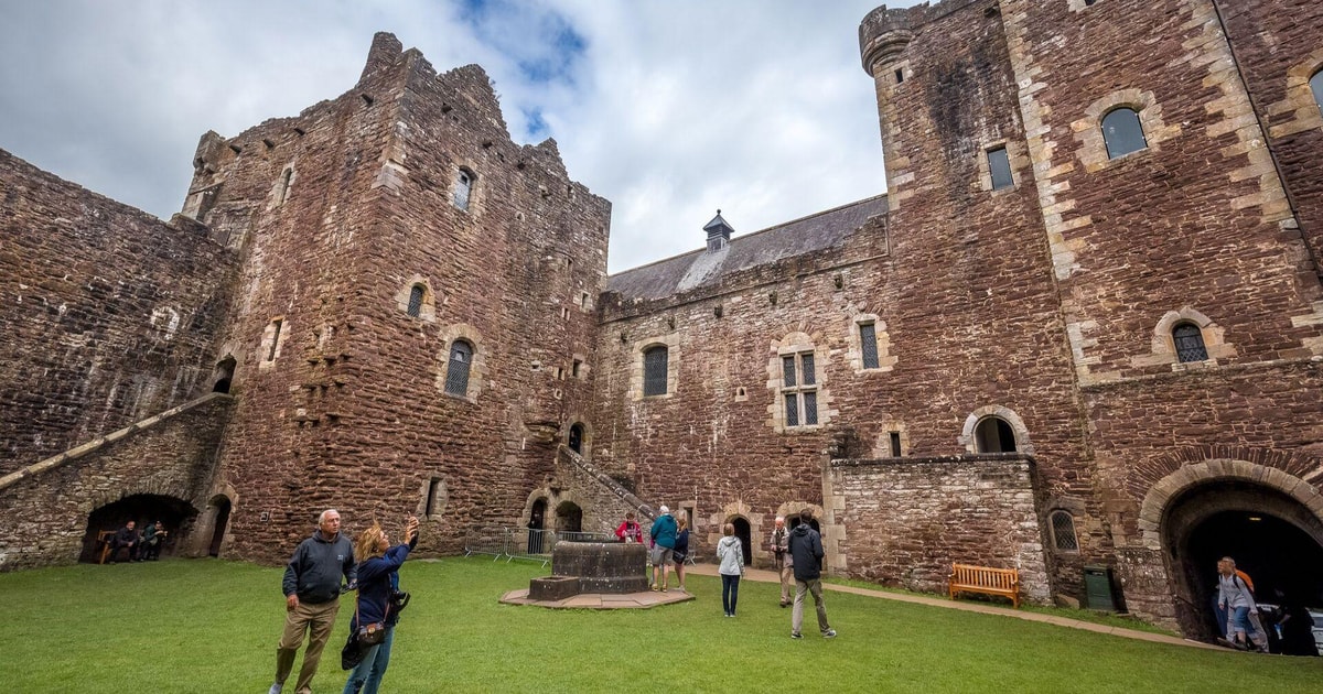 Edinburgh and Outlander by Rail from London 3-Day Tour | GetYourGuide