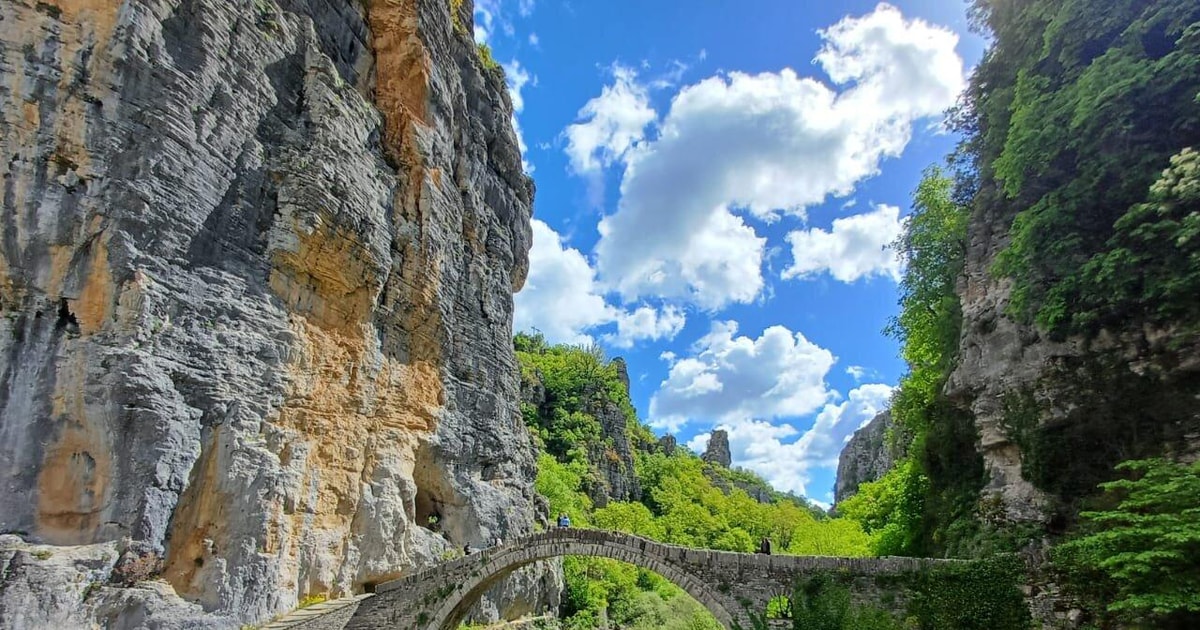Excursions dans les gorges de Zagori et de Vikos | GetYourGuide