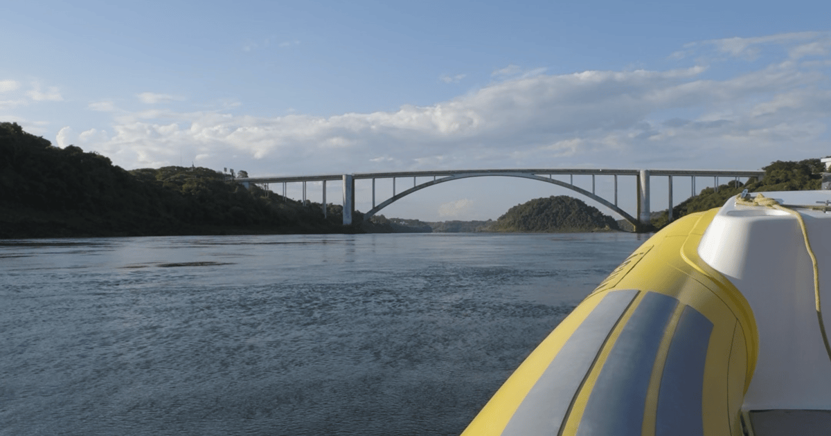 Foz de Iguazú: tour en barco por los ríos Iguazú y Paraná | GetYourGuide