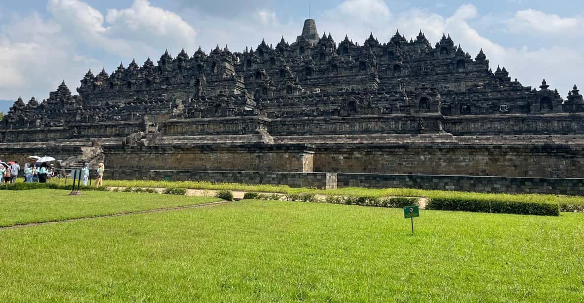Borobudur Sunrise From Setumbu, Merapi e Prambanan Tour | GetYourGuide