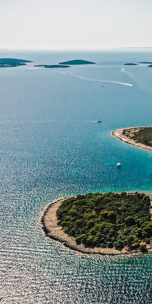 Split: Blå lagunen och 3 öar Speedboat Tour | GetYourGuide