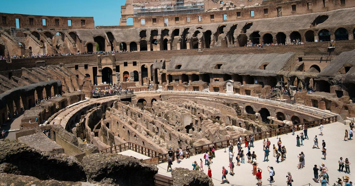 Rom: Arena des Kolosseums, Forum Romanum Tour (max. 10 Personen ...