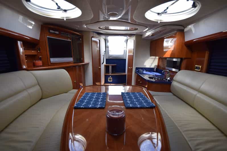 Yate en Miami para hasta 12 personas con todo incluido | GetYourGuide