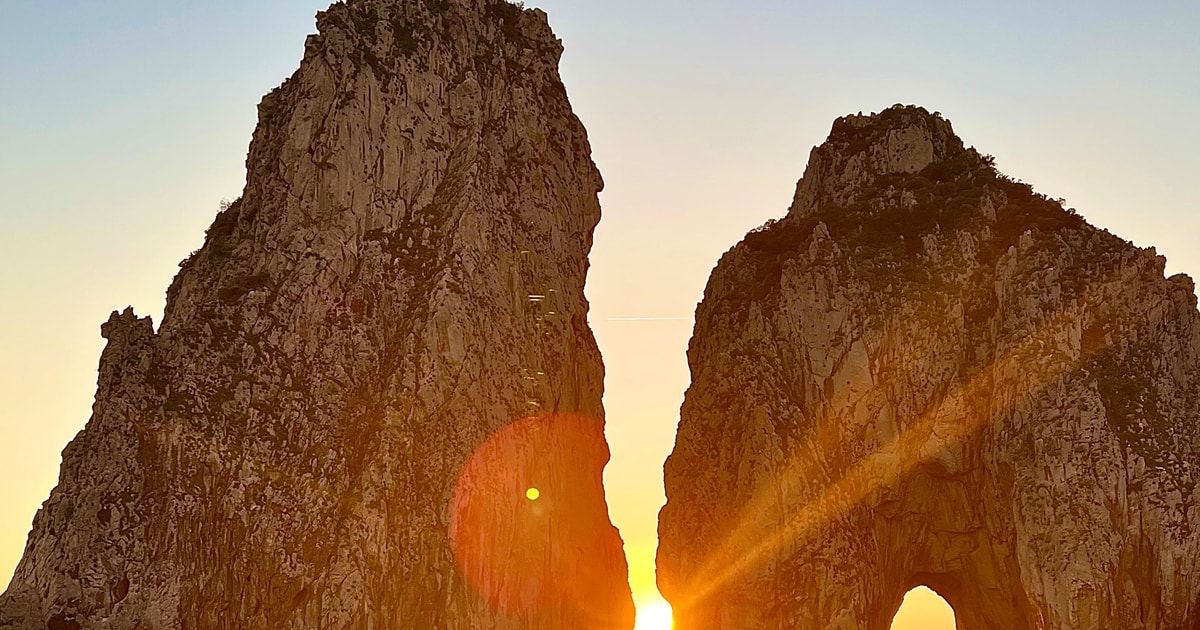 Capri: tour in Barca di 2 ore le grotte e i faraglioni | GetYourGuide