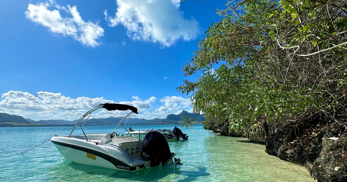 Mauricio: Seas el Día Descubrimiento de la Laguna en Barco | GetYourGuide